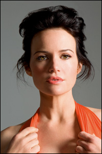 PLAYBILL.COM'S CUE & A: The Road to Mecca Star Carla Gugino | Playbill