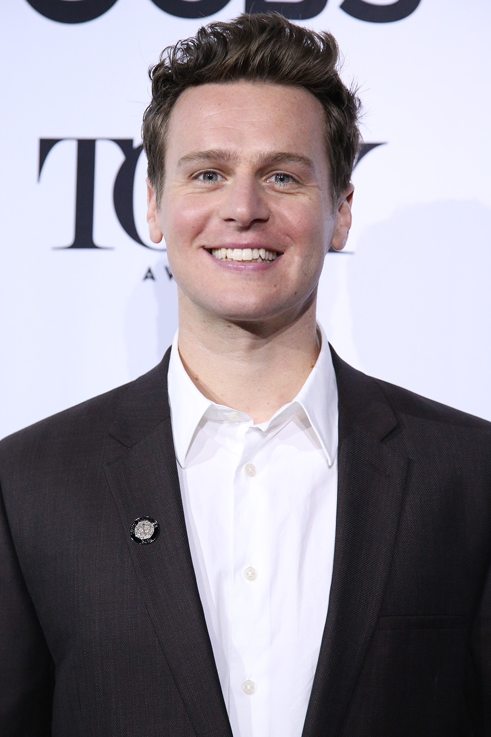 Sutton Foster and Jonathan Groff Star in the Off-Center Jamboree ...
