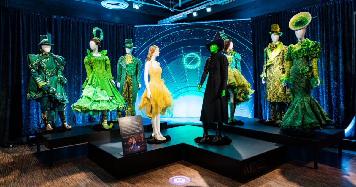 A Look Inside "Showstoppers! Spectacular Costumes from Stage & Screen ...