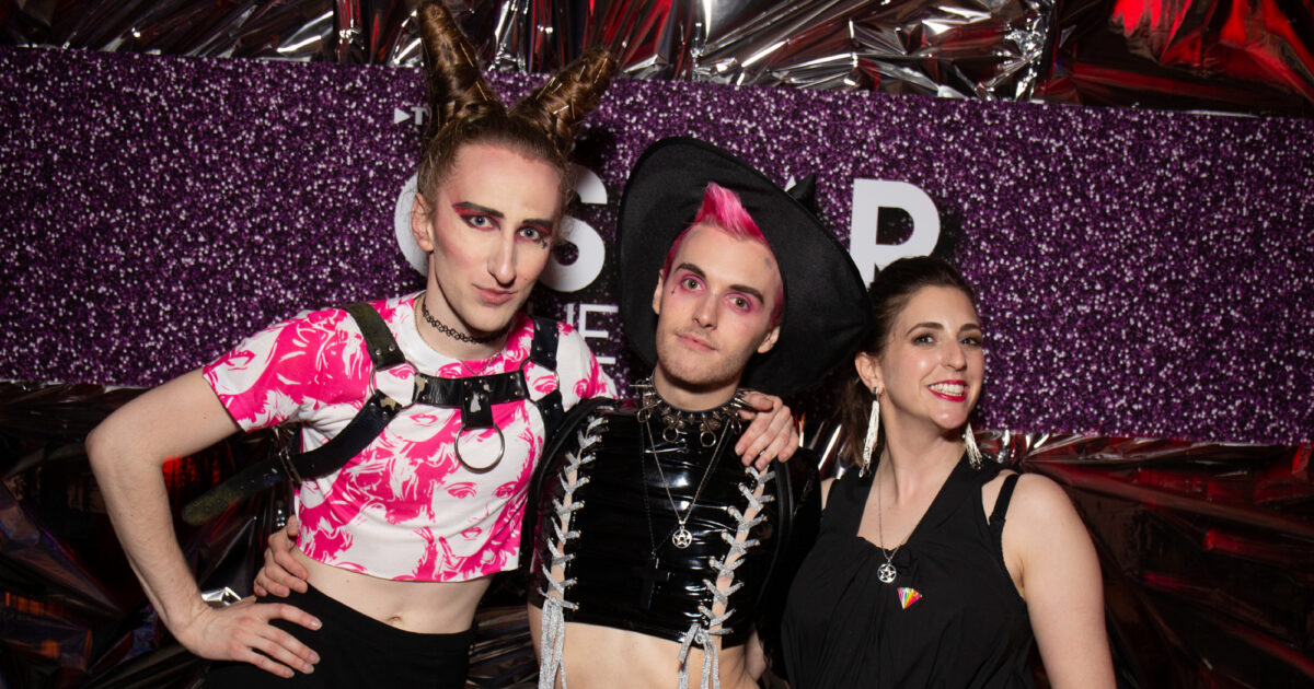 Photos: Oscar at the Crown Opens Off-Broadway | Playbill