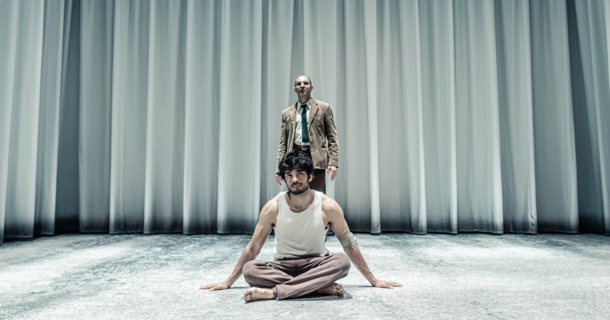 Production Photos: Equus at London’s Trafalgar Studios | Playbill