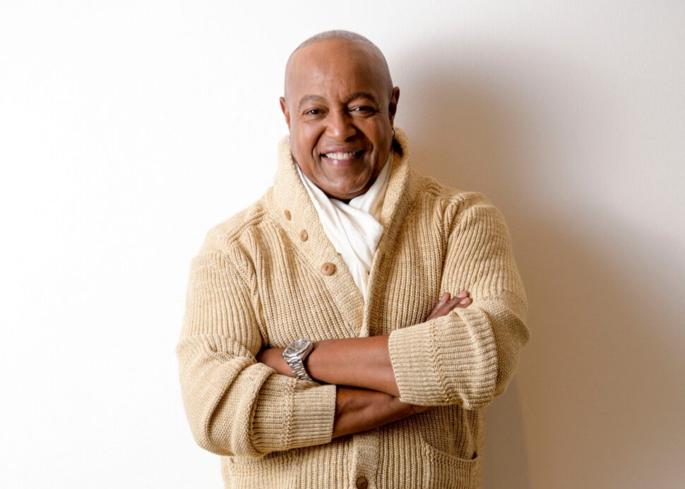 Titaníque Pays Tribute to Late Peabo Bryson | Playbill