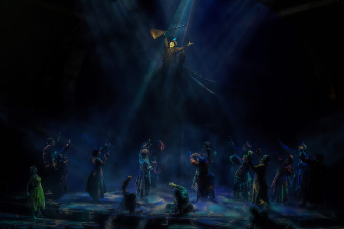 Watch 4 Elphabas Sing 'Defying Gravity' and 4 Glindas Perform 'Popular ...