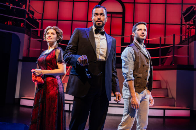 See How New Cast Members Have Found Their Sea Legs in Titaníque Photos ...