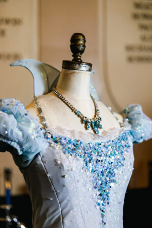 How Wicked Costume Designer Susan Hilferty Put Her Own Twist on Oz ...