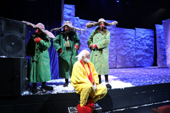 Watch a Sneak Peek at Slava's Snowshow at the Stephen Sondheim Theatre ...
