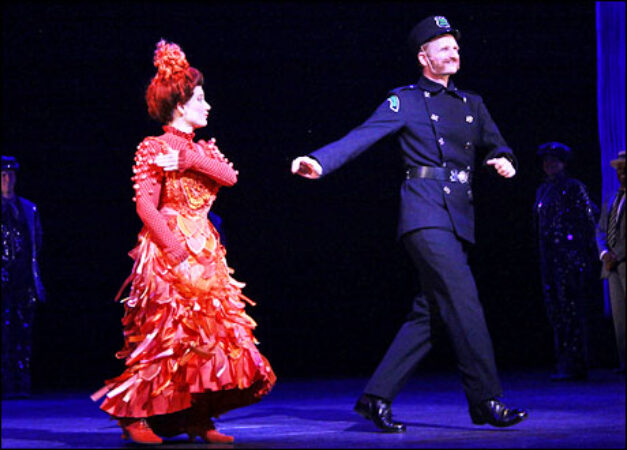 PHOTO CALL: Gavin Lee Returns to Broadway Cast of Mary Poppins | Playbill