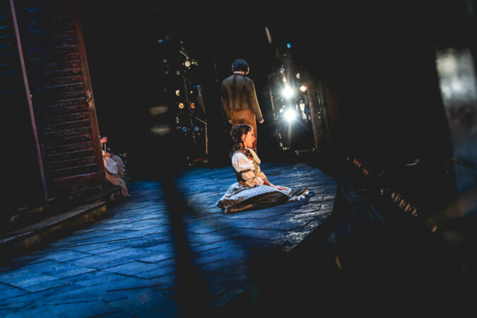Navigating the Backstage Halls of the Metropolitan Opera With Aida ...