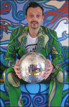 PHOTO SPECIAL: Julien Havard, Sutton Foster's Former Dresser, Shares ...