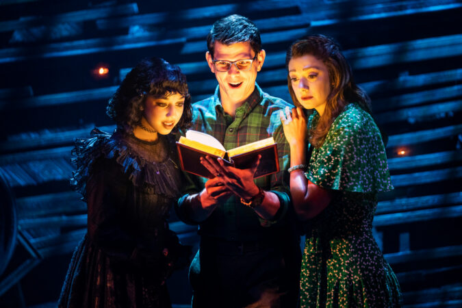 Alex Brightman and Elizabeth Teeter Held Signs for the Audience at ...