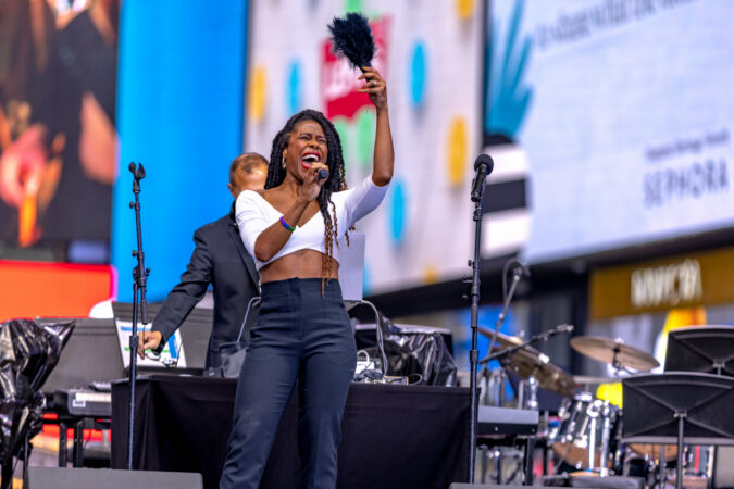 Watch Stars From Wicked, Frozen, MJ, and More Perform at the Broadway ...