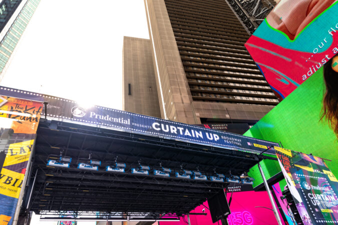 Photos: A Wicked Sing-Along, The Broadway Block Party, More at Curtain ...