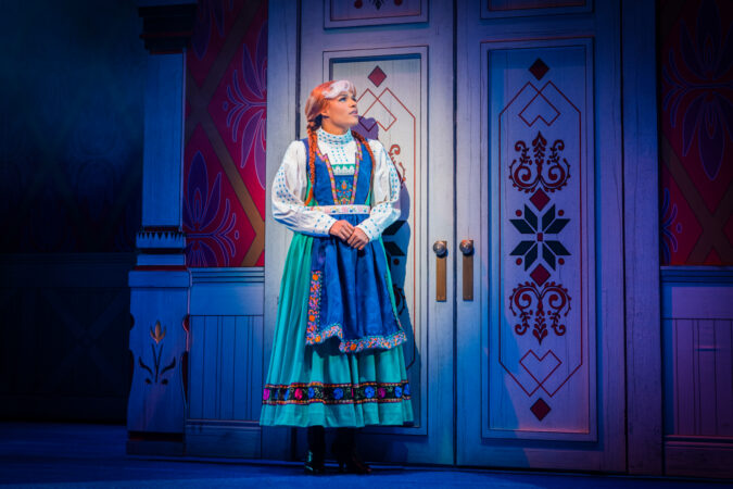 See Mary Kate Morrissey and Samantha Williams Channel Elsa and Anna in ...