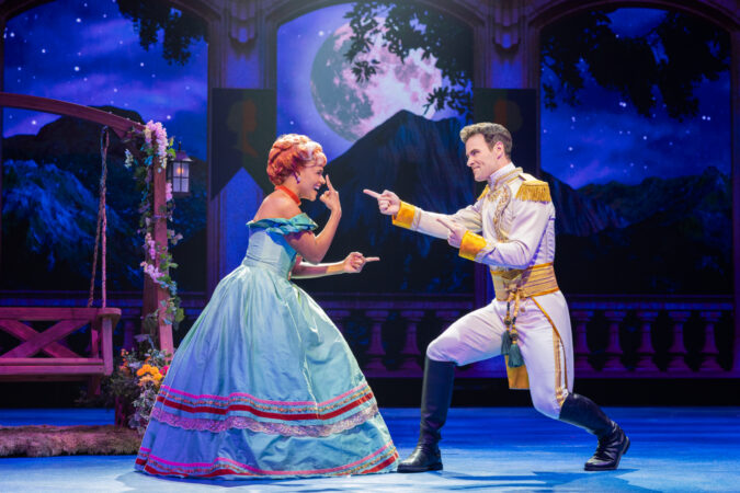 See Mary Kate Morrissey and Samantha Williams Channel Elsa and Anna in ...