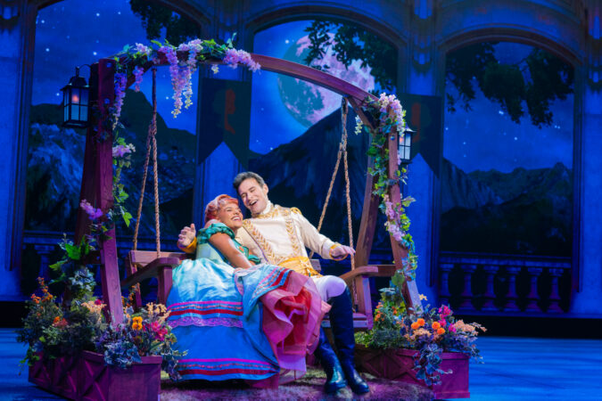 See Mary Kate Morrissey and Samantha Williams Channel Elsa and Anna in ...