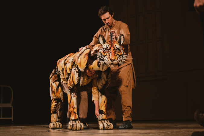 Video: See How the Puppeteers Bring the Tiger to Life in Broadway's ...