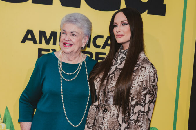 The Great Shuck Off: See Stars Shuck Corn on the Shucked Red Carpet ...