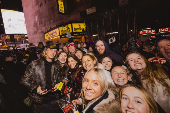 Jamie Campbell Bower Gives a Surprise Performance in Stranger Things ...