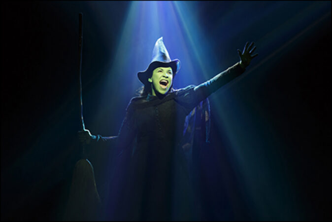 "The Untold Story of the Witches of Oz": Idina Menzel and Kristin ...