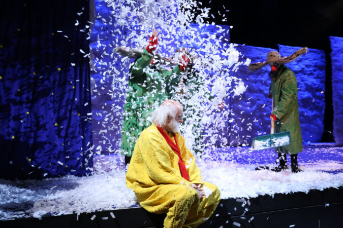 Watch a Sneak Peek at Slava's Snowshow at the Stephen Sondheim Theatre ...