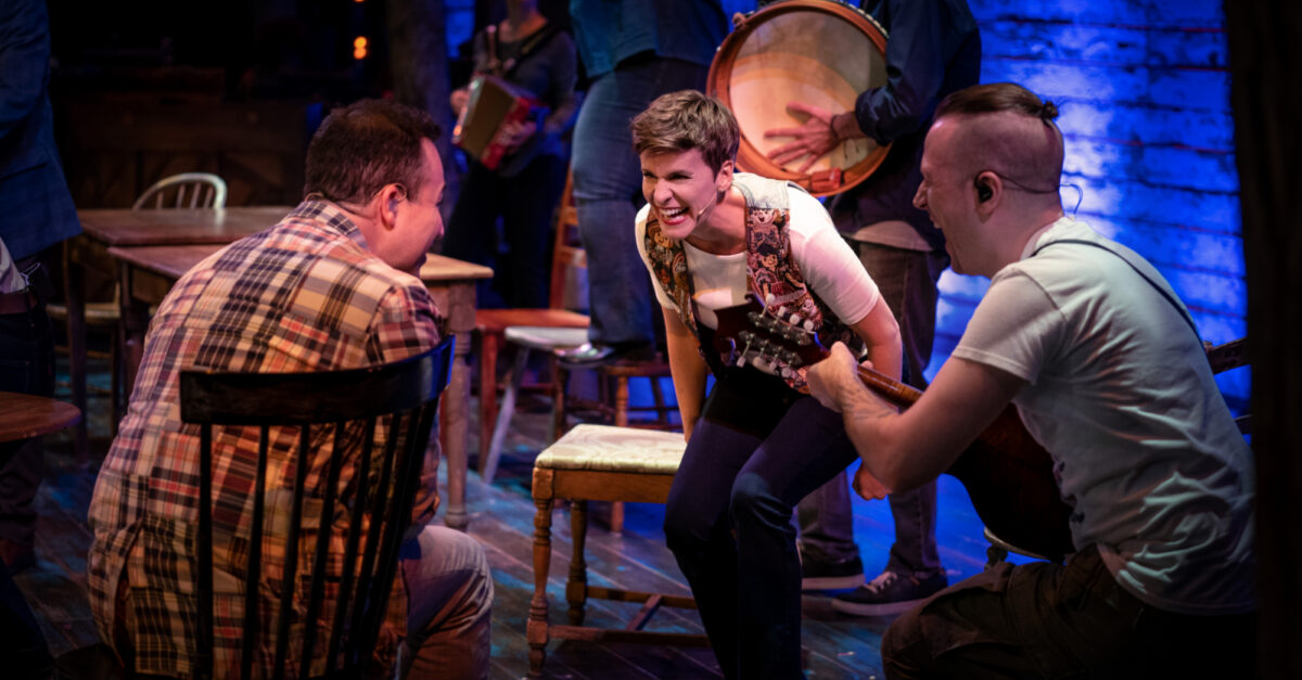 Watch the Powerful Trailer for Apple TV+'s Come From Away Film Capture ...