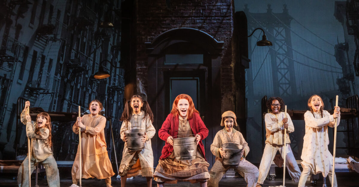 Photos: Get a 1st Look at New Annie Tour | Playbill