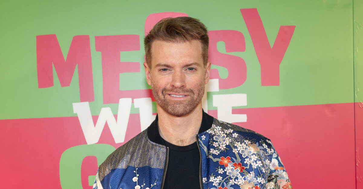 Mark MacKillop Will Fundraise for Broadway Cares With Duets Concert at ...