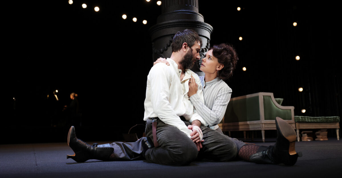 Photos: Get a 1st Look at Katie Holmes in Hedda Gabler at The Old Globe ...