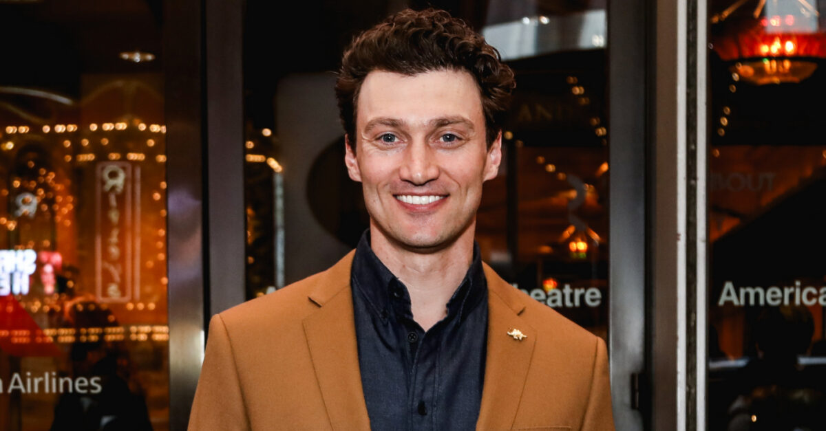 Bryce Pinkham, Scarlett Strallen, Jim Brochu Are Part of Buoyant ...