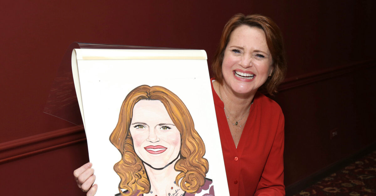 See Dear Evan Hansen Star Jennifer Laura Thompson's Portrait Unveiled ...