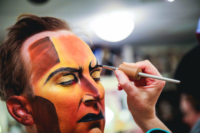 See Stephen Carlile's Makeup Transformation into The Lion King's Scar ...