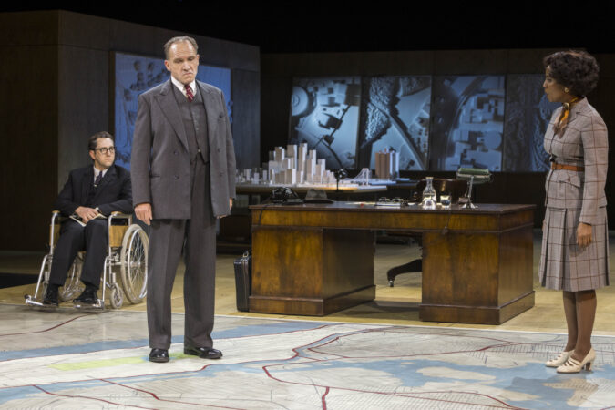 See Photos of Ralph Fiennes in Straight Line Crazy | Playbill