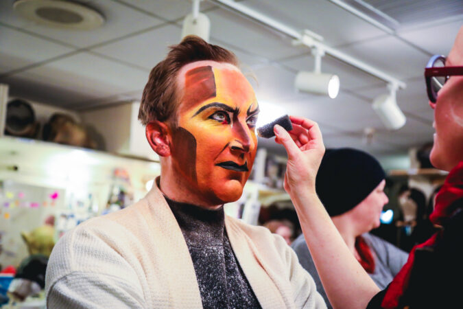 See Stephen Carlile's Makeup Transformation into The Lion King's Scar ...