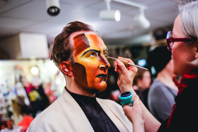 See Stephen Carlile's Makeup Transformation into The Lion King's Scar ...