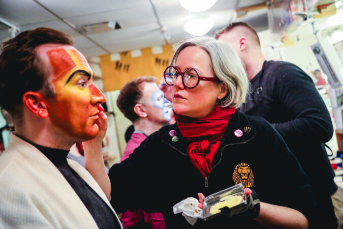 See Stephen Carlile's Makeup Transformation into The Lion King's Scar ...