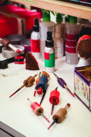 See Stephen Carlile's Makeup Transformation into The Lion King's Scar ...