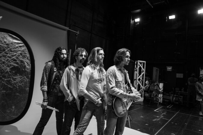 Behind-The-Scenes: Cast of Almost Famous Photographed by Neal Preston ...