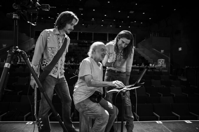 Behind-The-Scenes: Cast of Almost Famous Photographed by Neal Preston ...