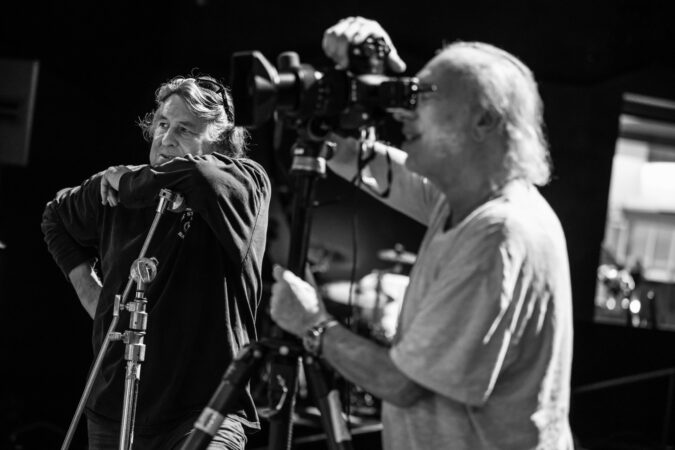 Behind-The-Scenes: Cast of Almost Famous Photographed by Neal Preston ...