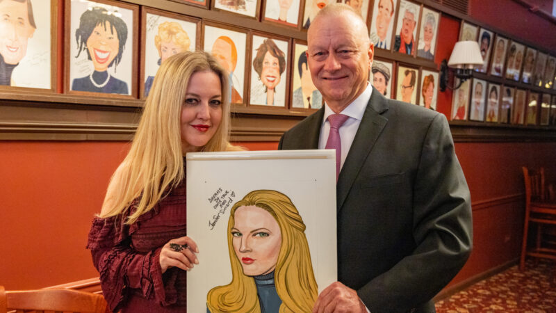 See the Unveiling of Jennifer Simard's Portrait at Sardi's | Playbill