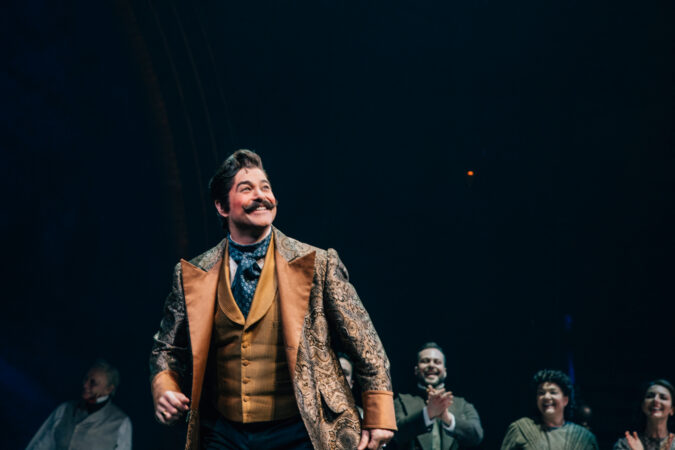 Photos: Aaron Tveit and Sutton Foster Take 1st Bows In Sweeney Todd ...