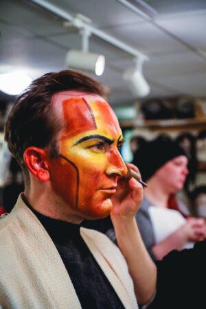 See Stephen Carlile's Makeup Transformation into The Lion King's Scar ...