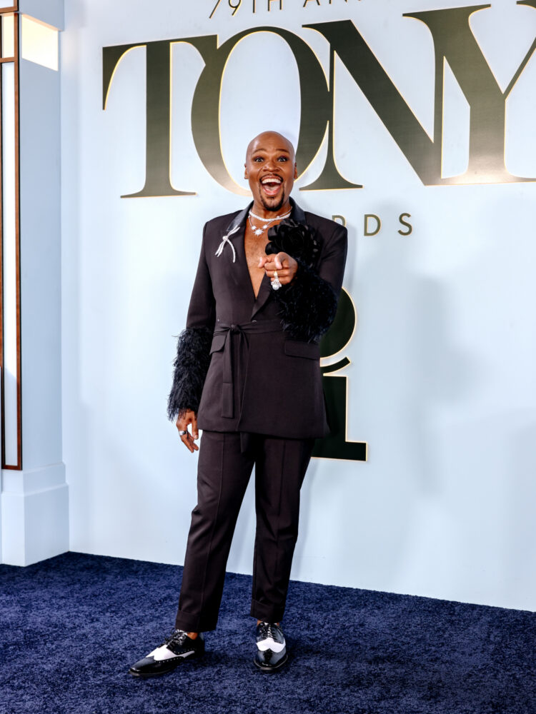 Photos: Luke Evans, Bernadette Peters, Pink, Queen Latifah More Walk ...
