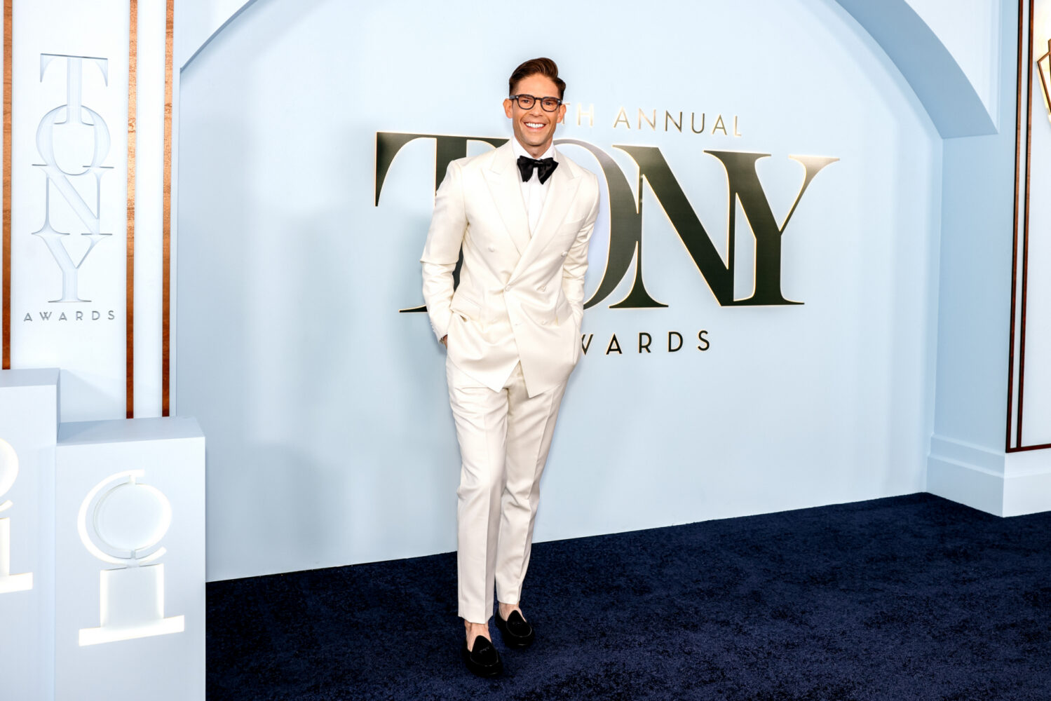 Photos: Luke Evans, Bernadette Peters, Pink, Queen Latifah More Walk ...