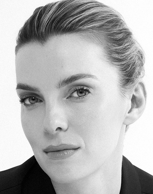 Betty Gilpin (Performer) | Playbill